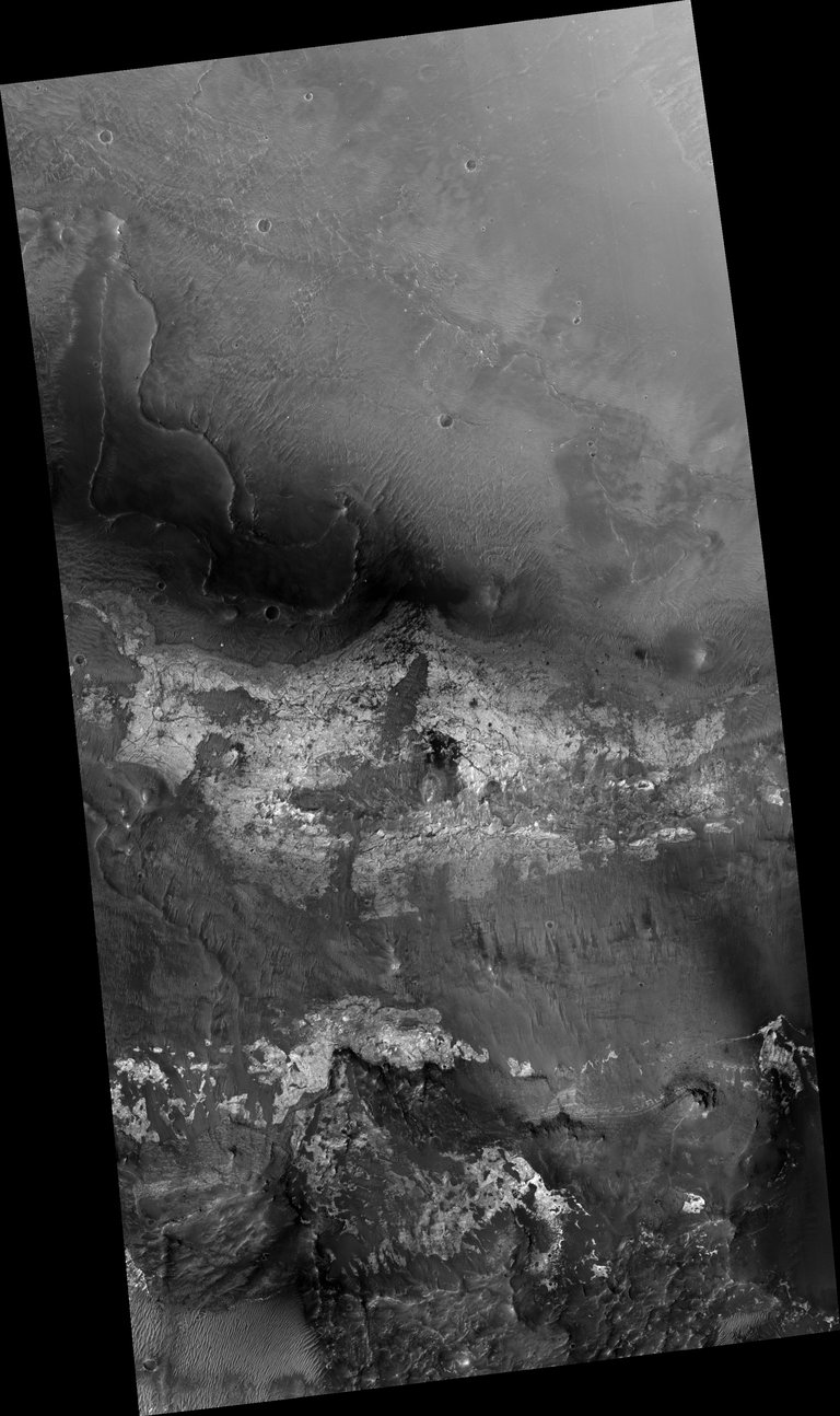 Sedimentary Deposits within Ius Chasma | NASA Jet Propulsion Laboratory ...