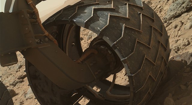 Curiosity Team Upgrades Software, Checks Wheel Wear