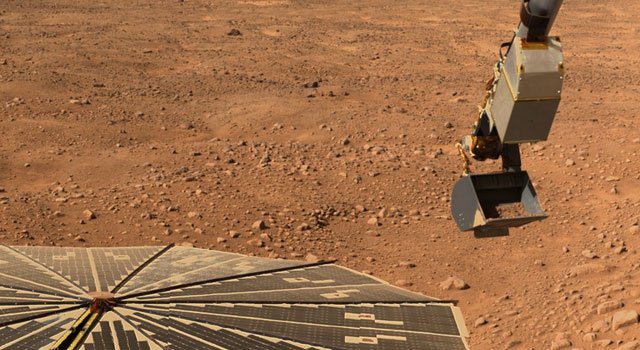 NASA Spacecraft Analyzing Martian Soil Data