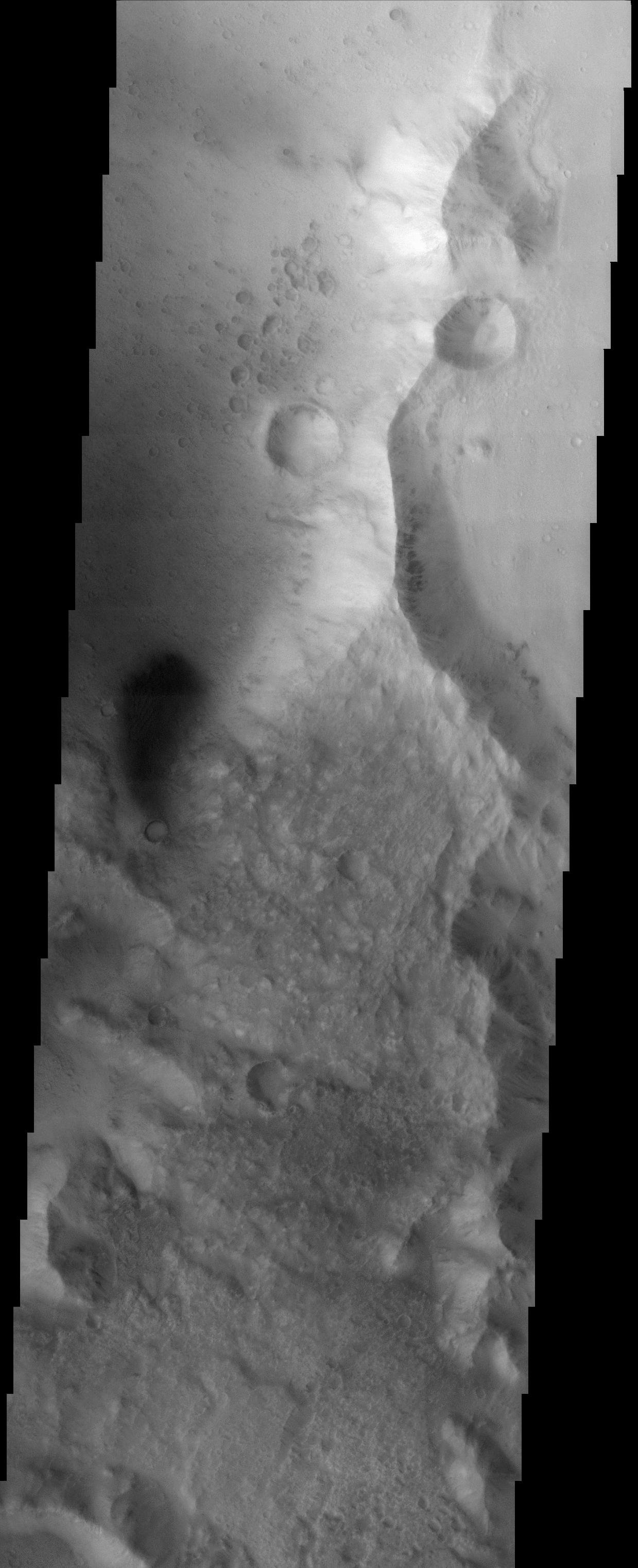 Southern rim of Isidis Planitia basin